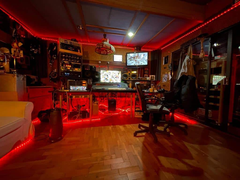 Home - Panicbutton studios